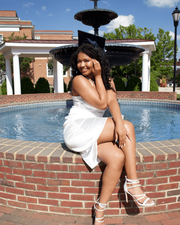 27 Chic Hairstyles For Black Women's Graduation