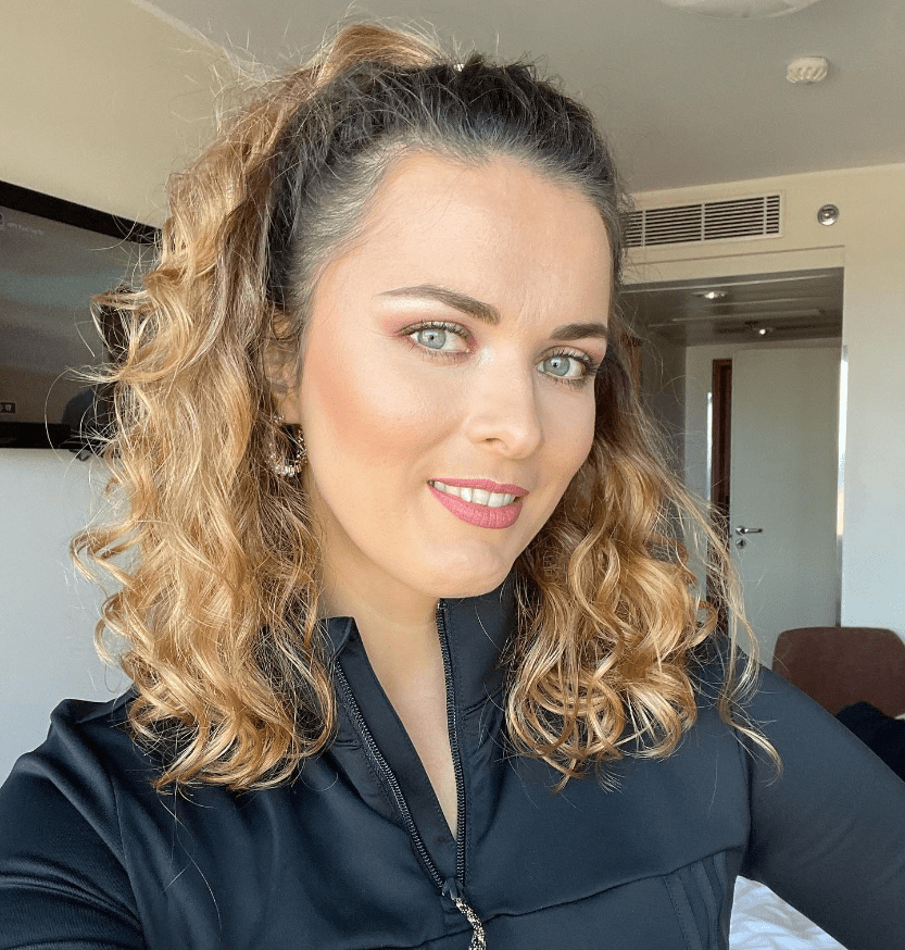 20 Effortlessly Stylish Hairstyles For 2C Hair