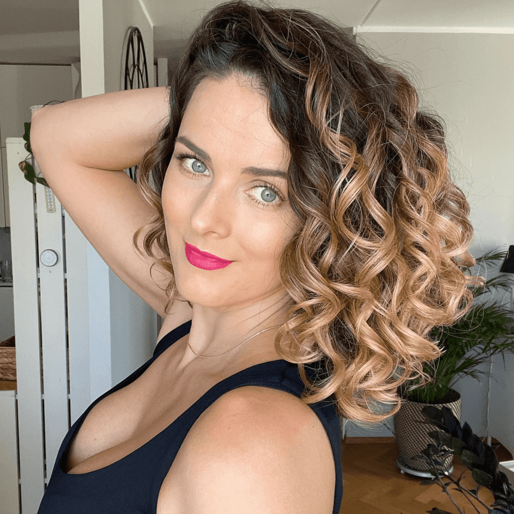 20 Effortlessly Stylish Hairstyles For 2C Hair