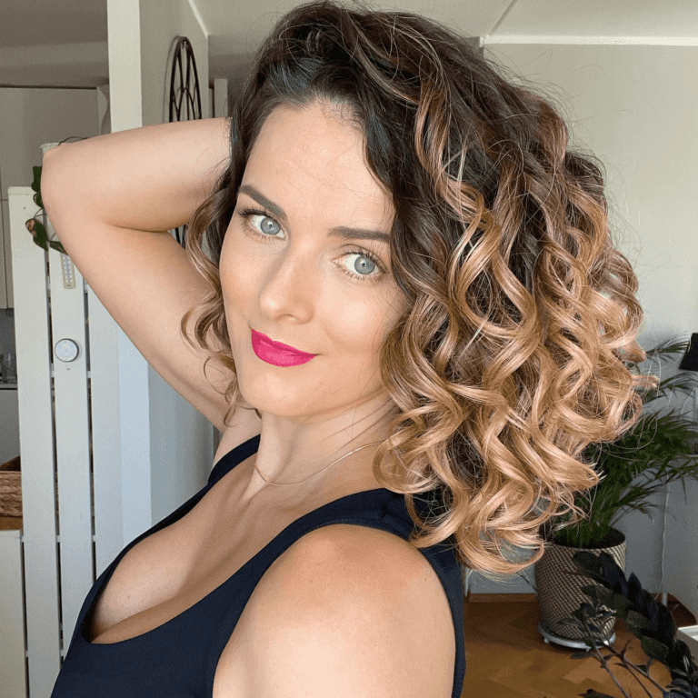 20 Effortlessly Stylish Hairstyles For 2C Hair