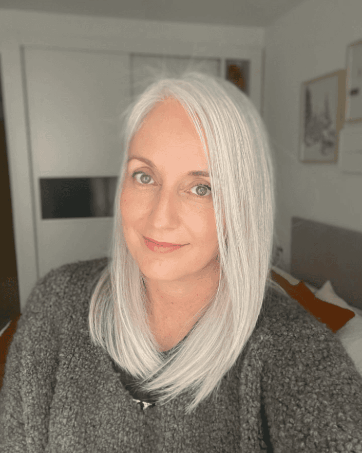 17 Chic Collarbone-Length Hairstyles That Work For Any Occasion