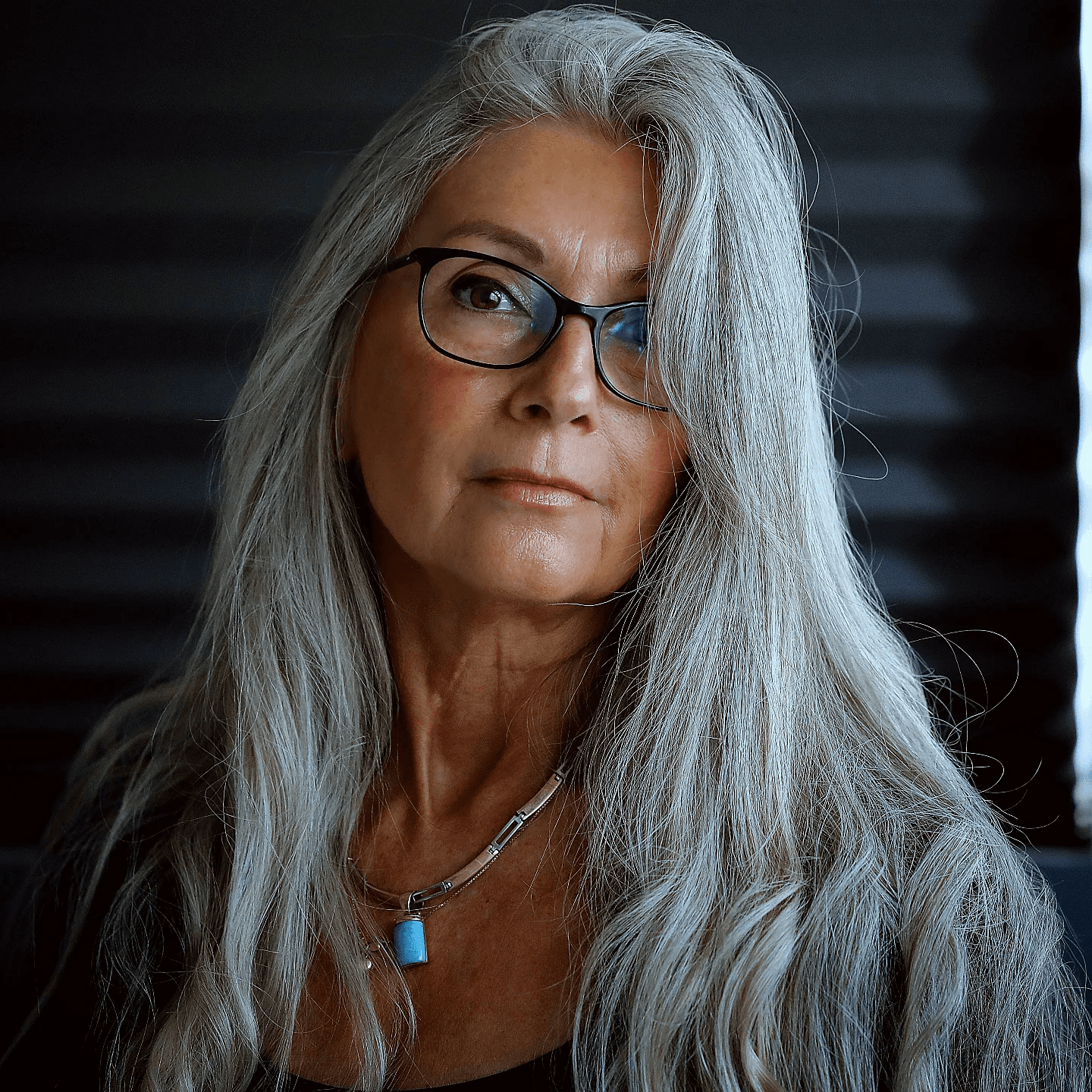 Long Gray Hair: 15 Ways To Embrace Your Silver Strands