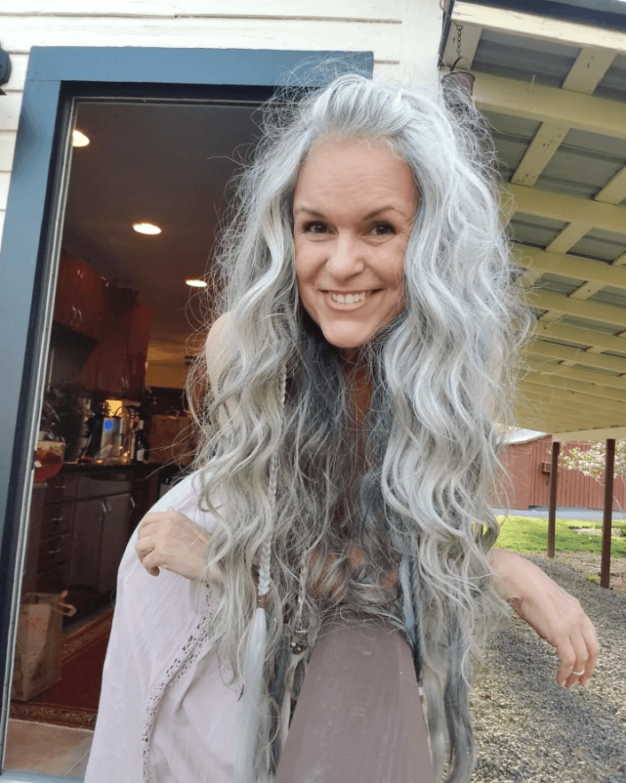 Long Gray Hair: 15 Ways To Embrace Your Silver Strands
