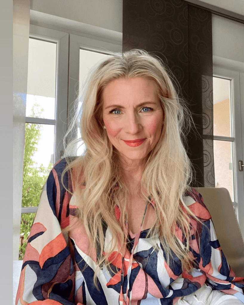 17 Seaside Hair Options For Graceful Women 60+