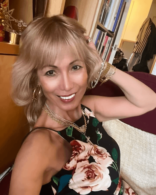 16 Curls In Gray That Totally Glow - Inspiring Hairstyles