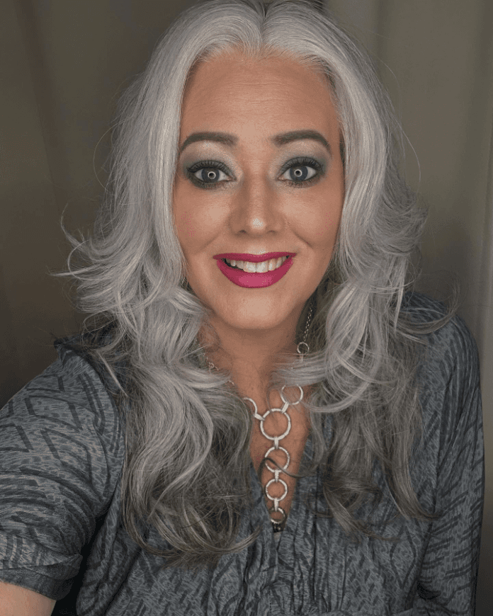 16 Curls In Gray That Totally Glow - Inspiring Hairstyles