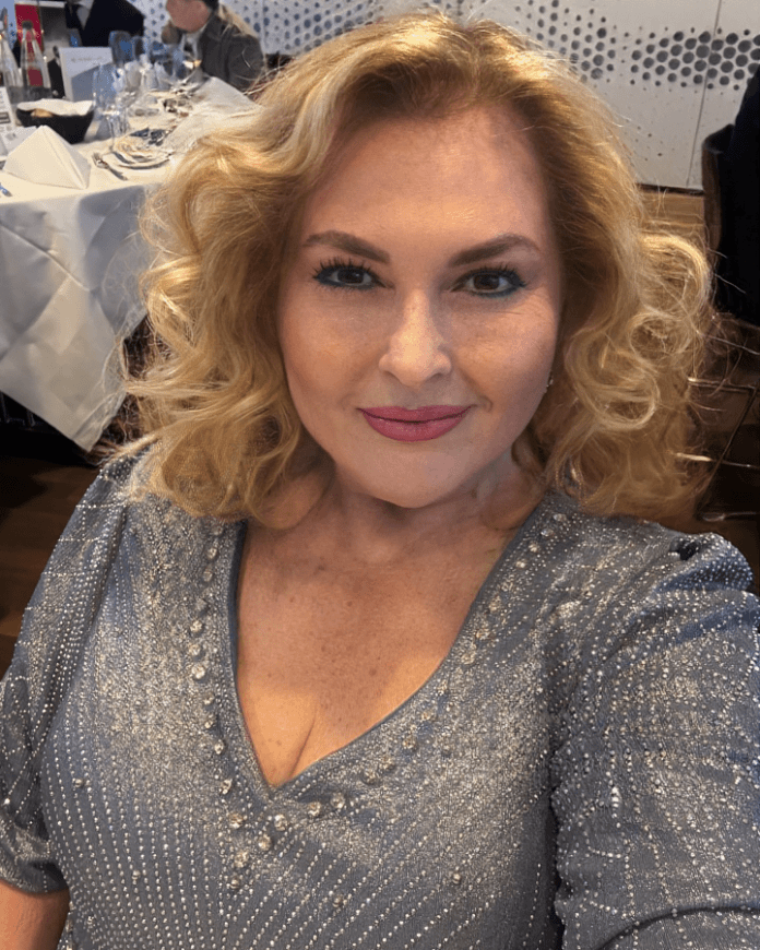 15 Shoulder-Skimming Styles That Move With You