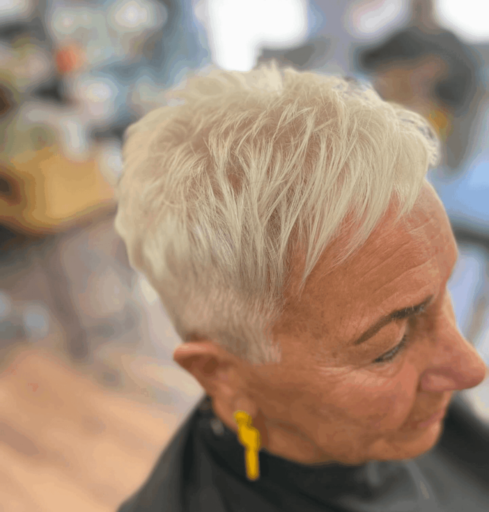 17 Trying An Edgy Pixie Haircut That Stands Out Instantly