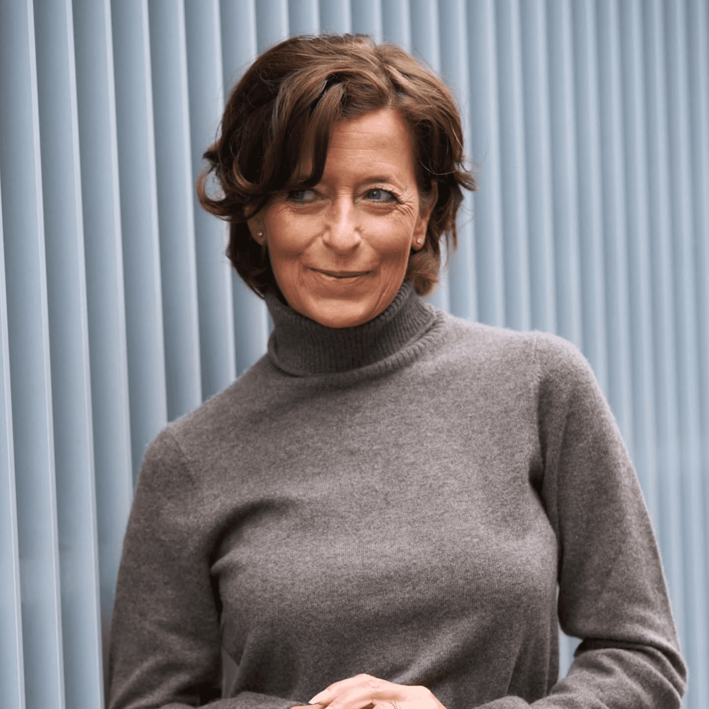 15 Shoulder-Skimming Styles That Move With You