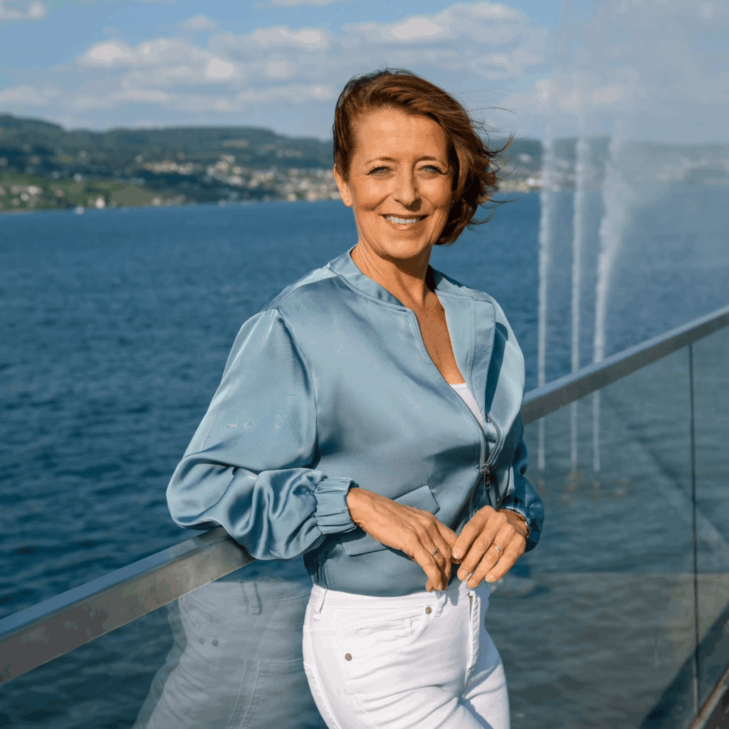 16 Flattering Haircuts For Women Over 60 That Feel Fresh And Stylish