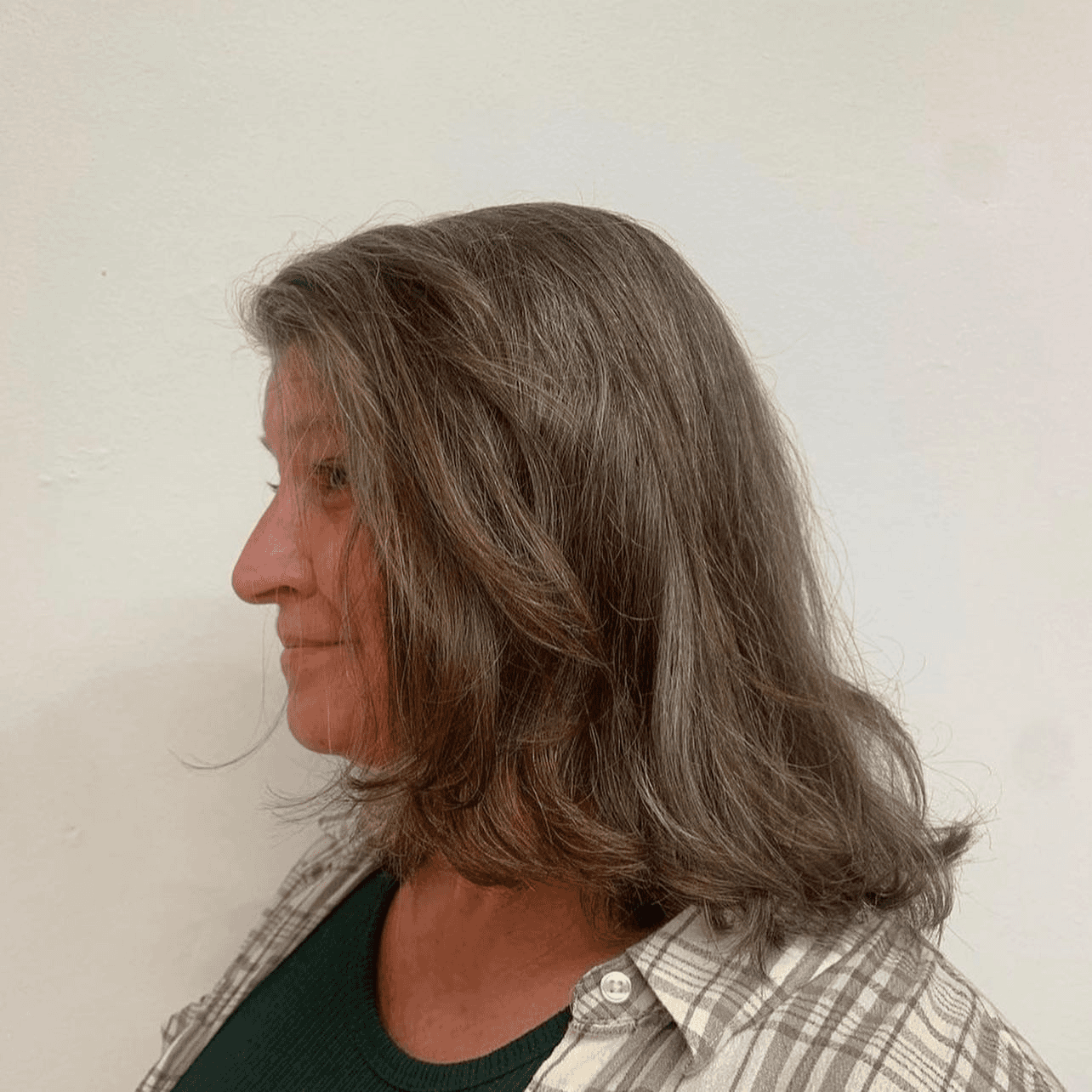 15 Layered Haircuts For Wavy Hair That Add Shape And Movement